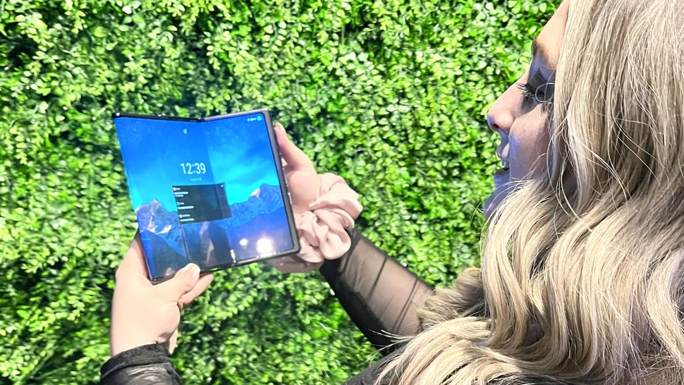 TCL Fold and Roll phone hands-on — yes, that's what they're calling it ...
