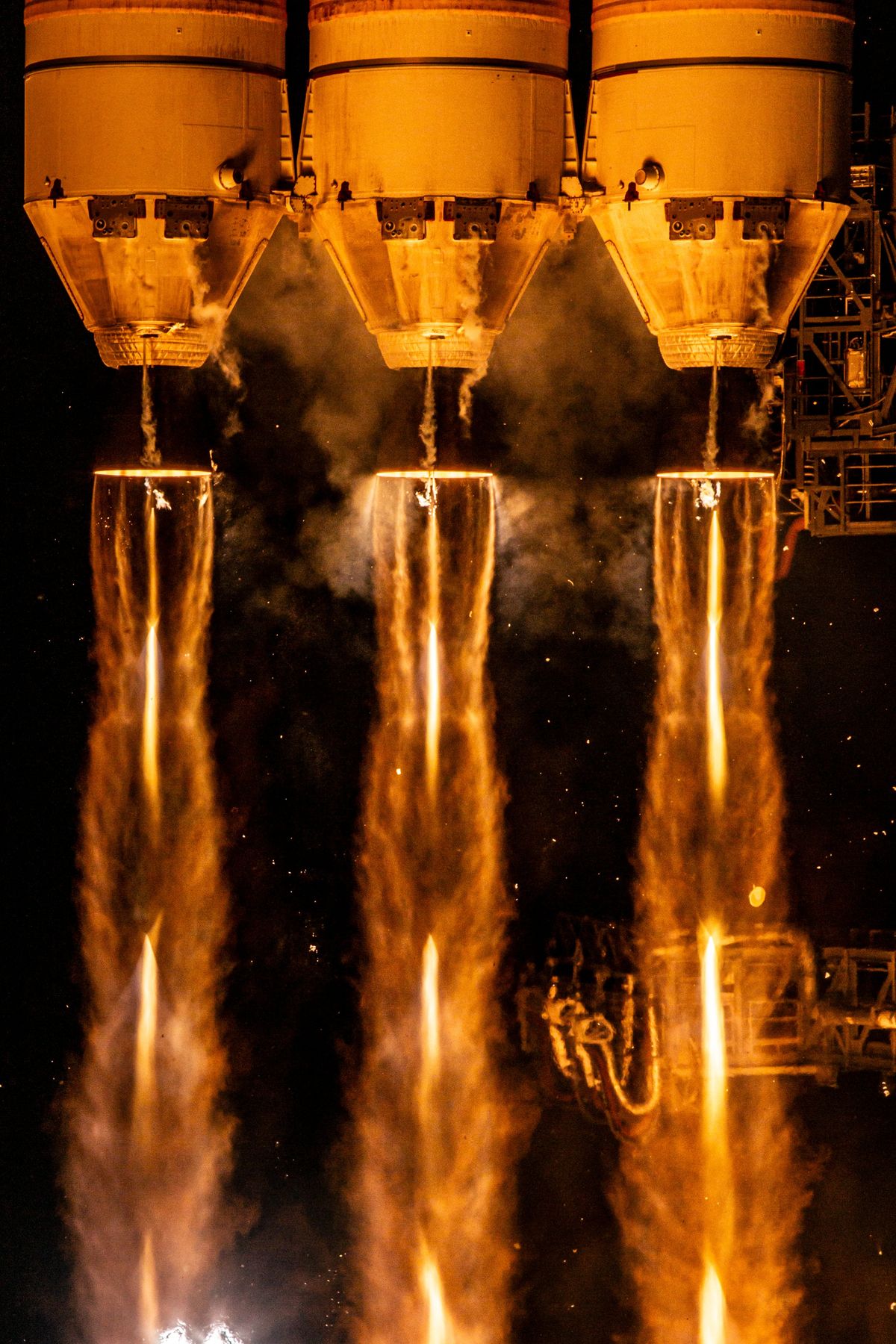 Ula Delta Iv Heavy Rocket Puts On A Show On Next To Last Launch Photos