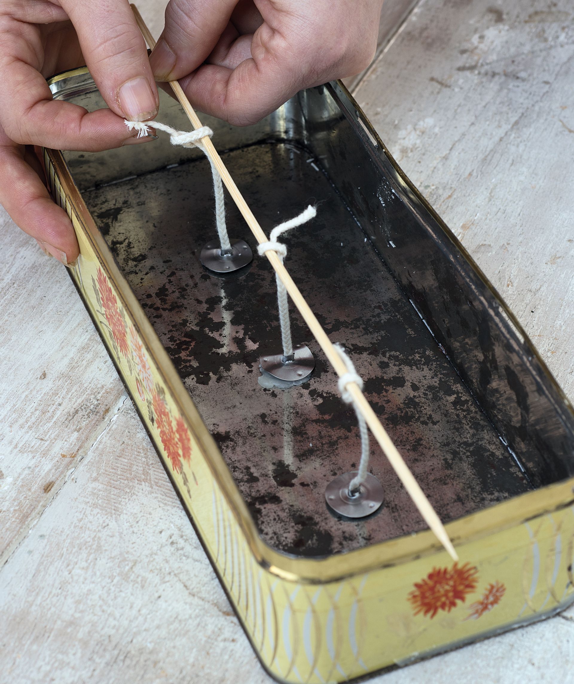 Homemade candles: how to turn your tins into gorgeous decorations ...