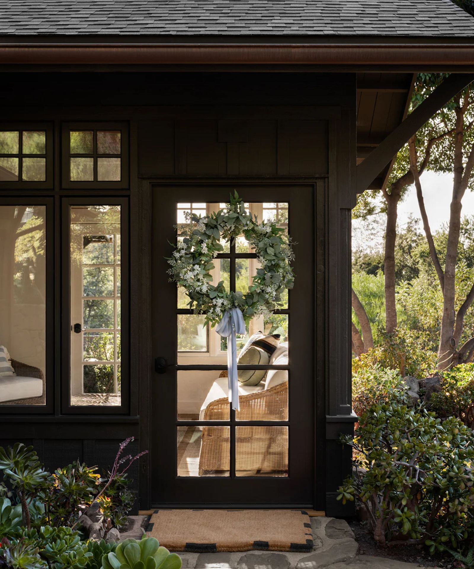 Spring door decor: 9 chic ways to elevate your front door | Homes and ...