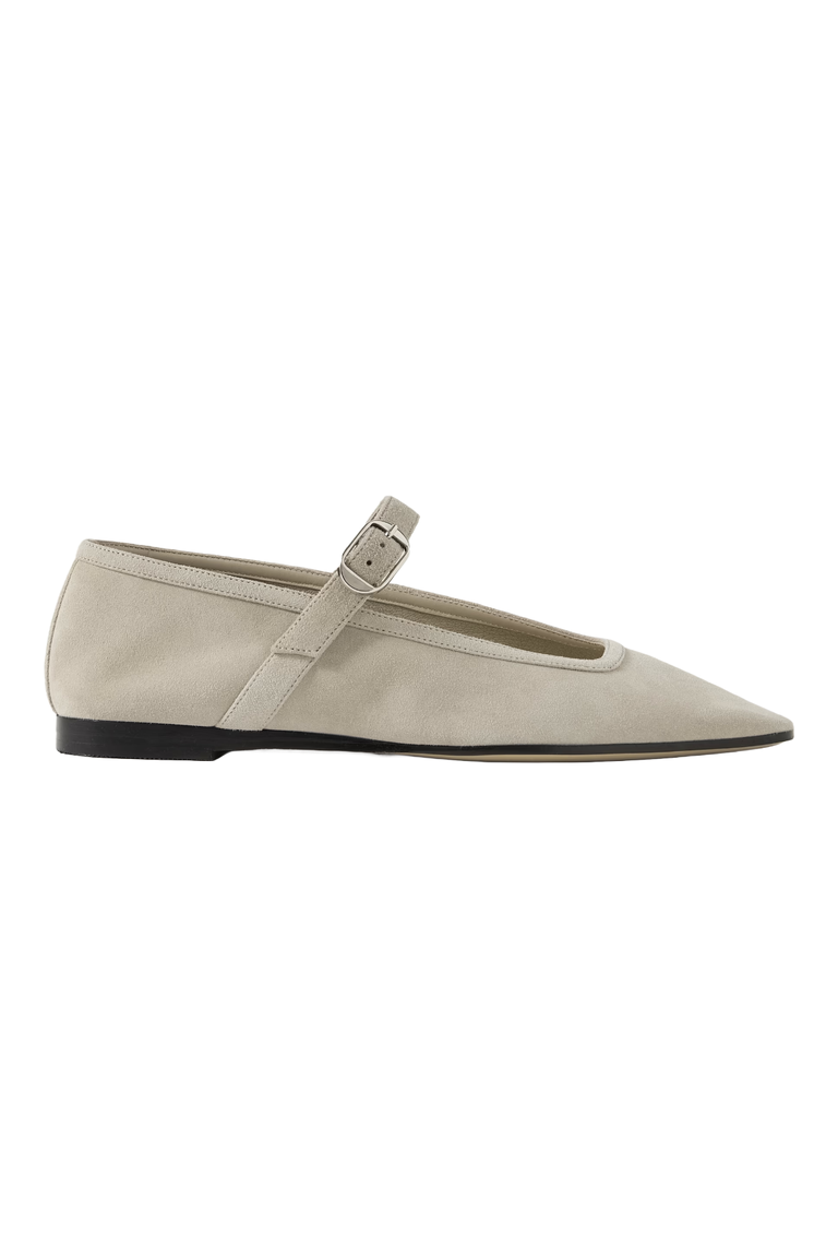Comfy Mary Jane Flats Are Fashion's Favorite It-Girl Shoe Trend | Marie ...