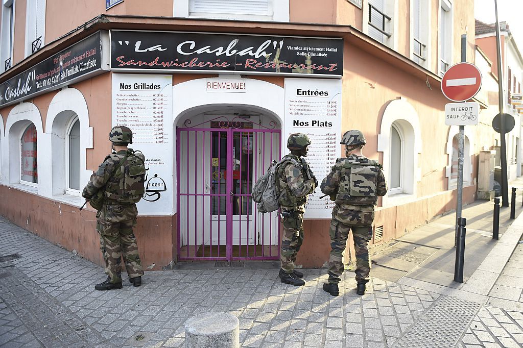 Paris police, special forces arrest 5 in massive Saint-Denis operation ...