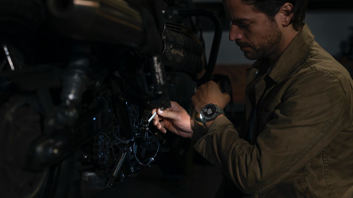 Garmin Instinct 2X Solar vs. 2X Solar Tactical Edition: Which should ...