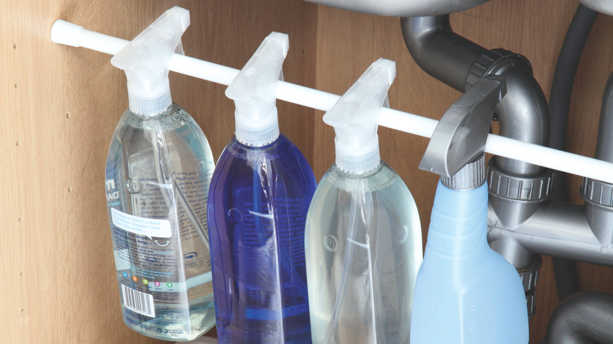 How to make a dust repellent spray to prevent hay fever | Ideal Home