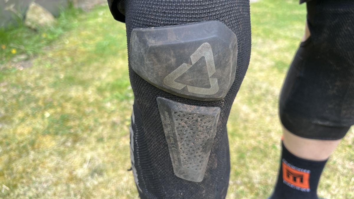Leatt Knee Guard AirFlex Hybrid Pro review – knee pads with extra ...