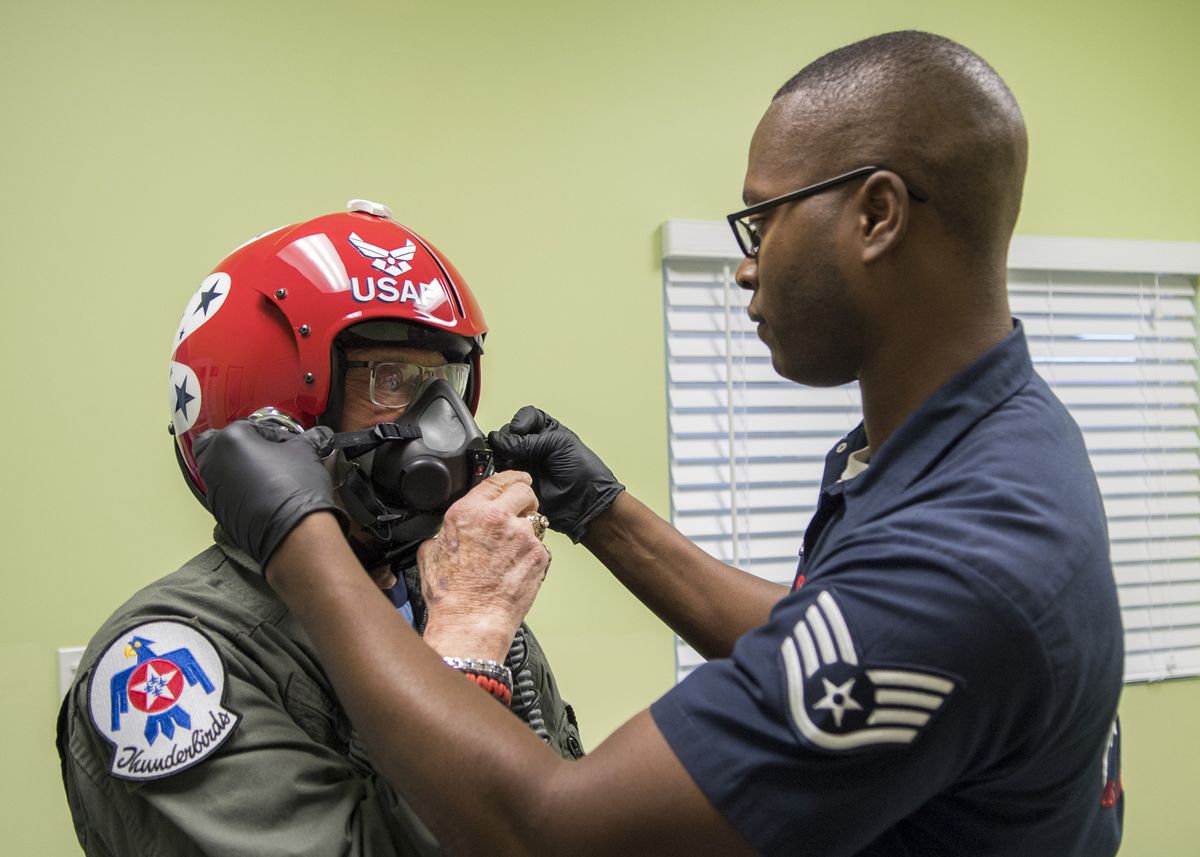 In Pictures: Buzz Aldrin Flies with the US Air Force's Thunderbirds | Space
