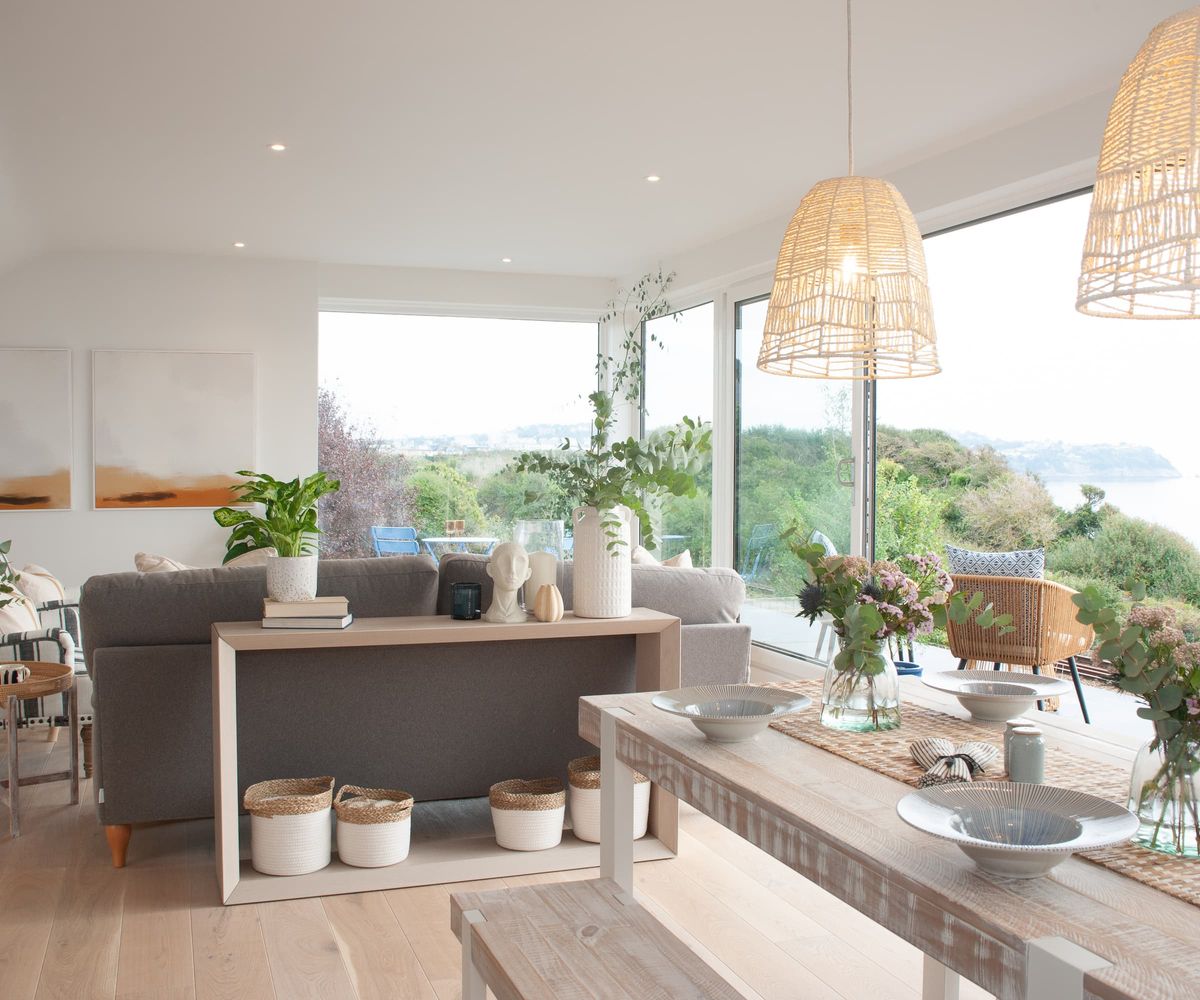 Stacey Solomon helps couple finish renovating their home | Homebuilding