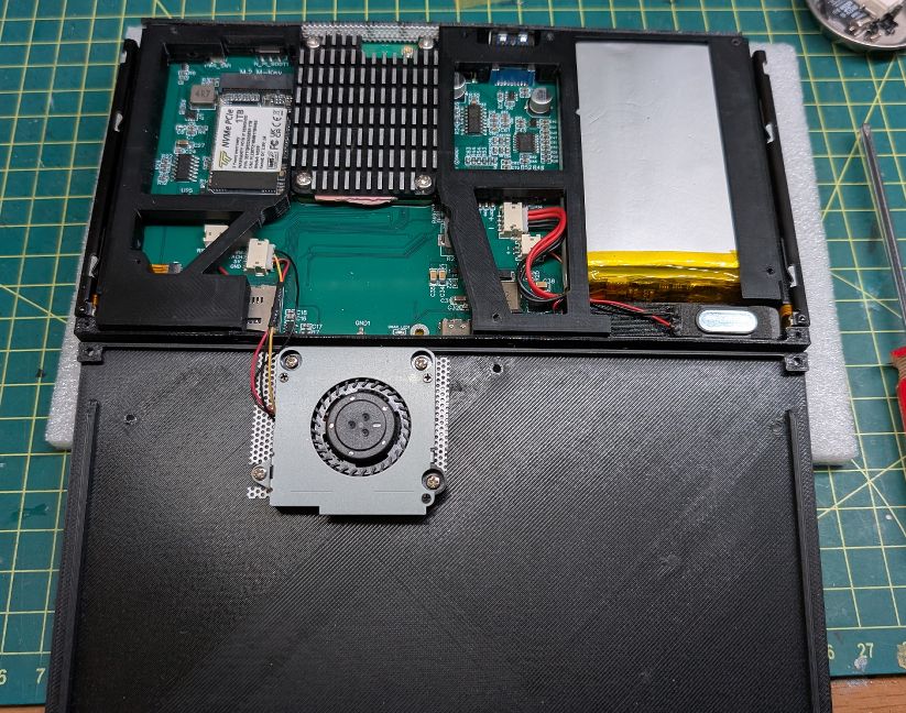 This Raspberry Pi handheld emulator looks like a Nintendo Switch but it ...