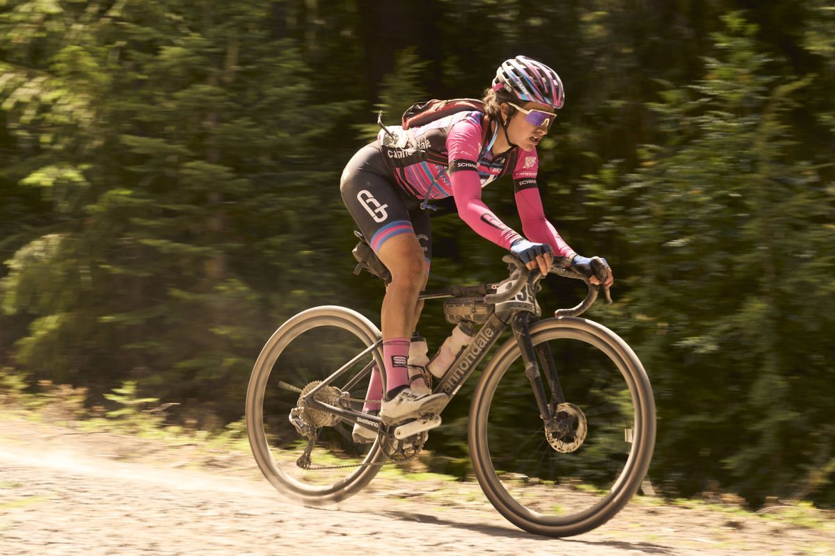 Oregon Trail Gravel: Cécile Lejeune dominates for women, Hugo Drechau ...