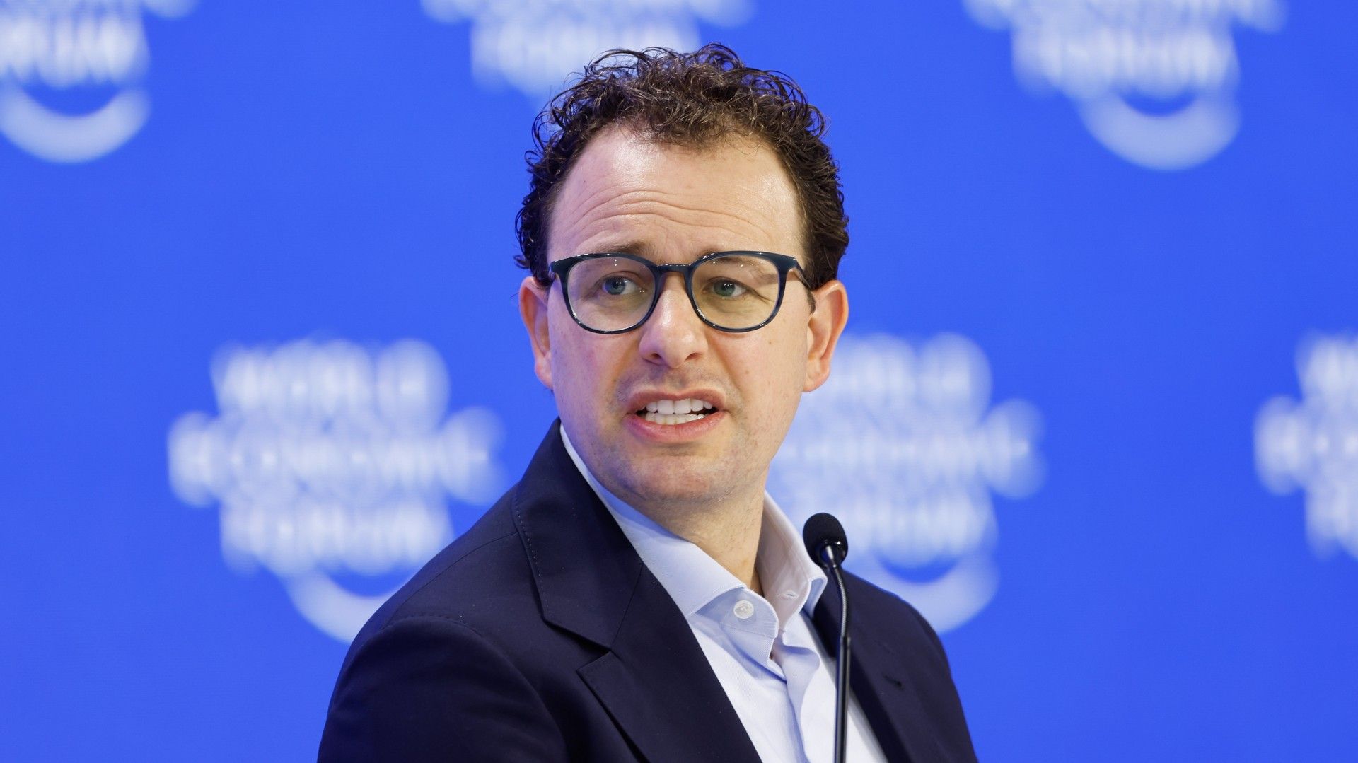 Anthropic CEO warns of a 25% AI "doom" risk for job losses | Windows ...