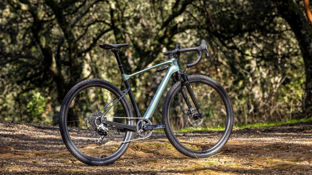 Giant joins the suspension gravel crowd with its new Revolt X gravel ...