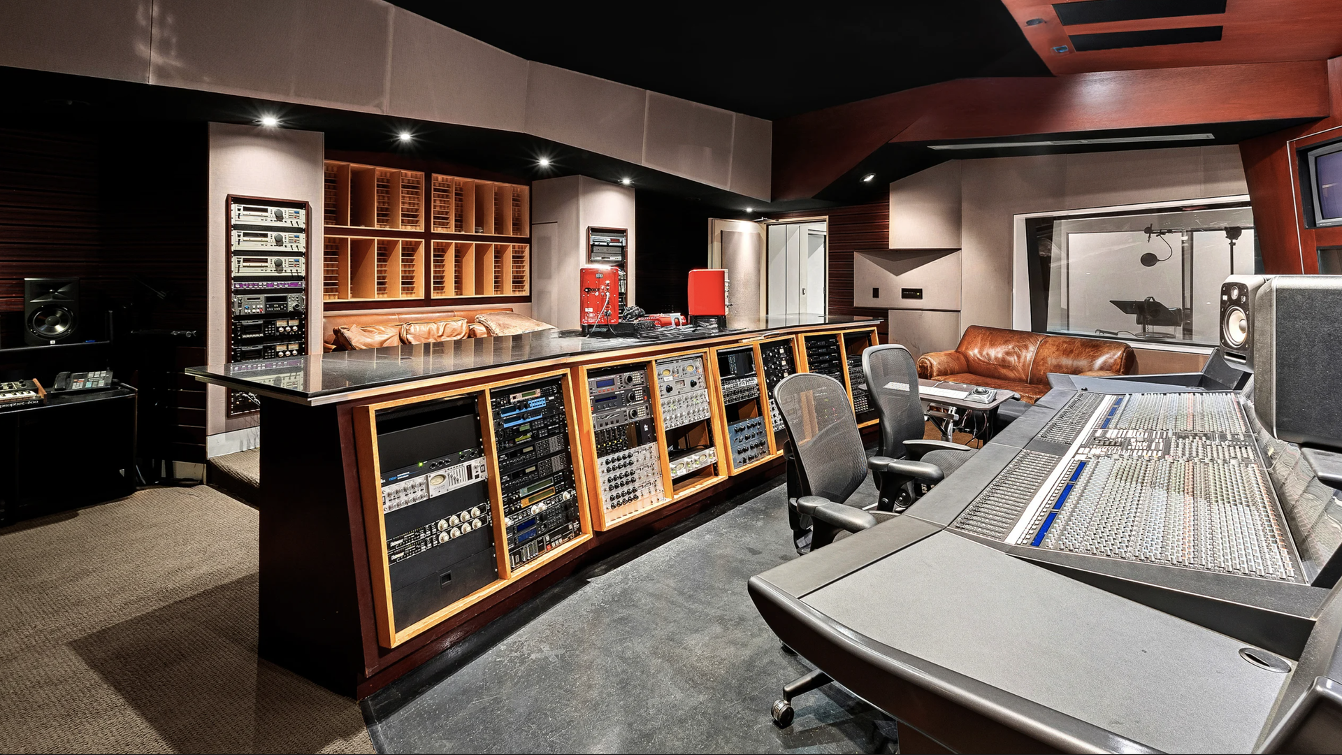 Babyface's recording studio – home to "125 Top 10 hits, 45 No 1 R&B ...