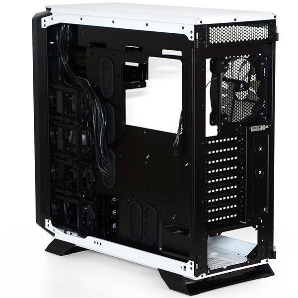 Inside The Corsair Graphite Series 760T