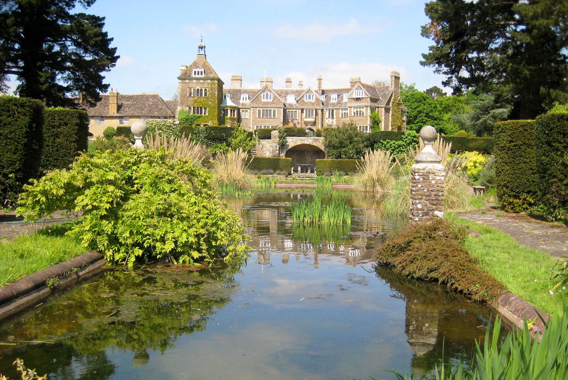 Copyhold Hollow: The 16th century house with a 1,000-year-old hedge ...