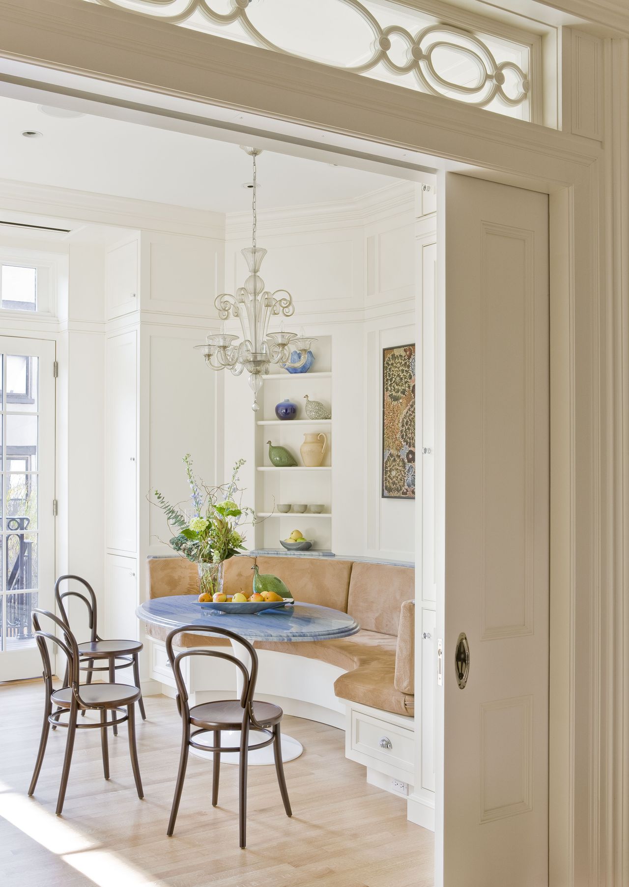 Designers Love the Trend of "Communal" Kitchen Seating | Livingetc