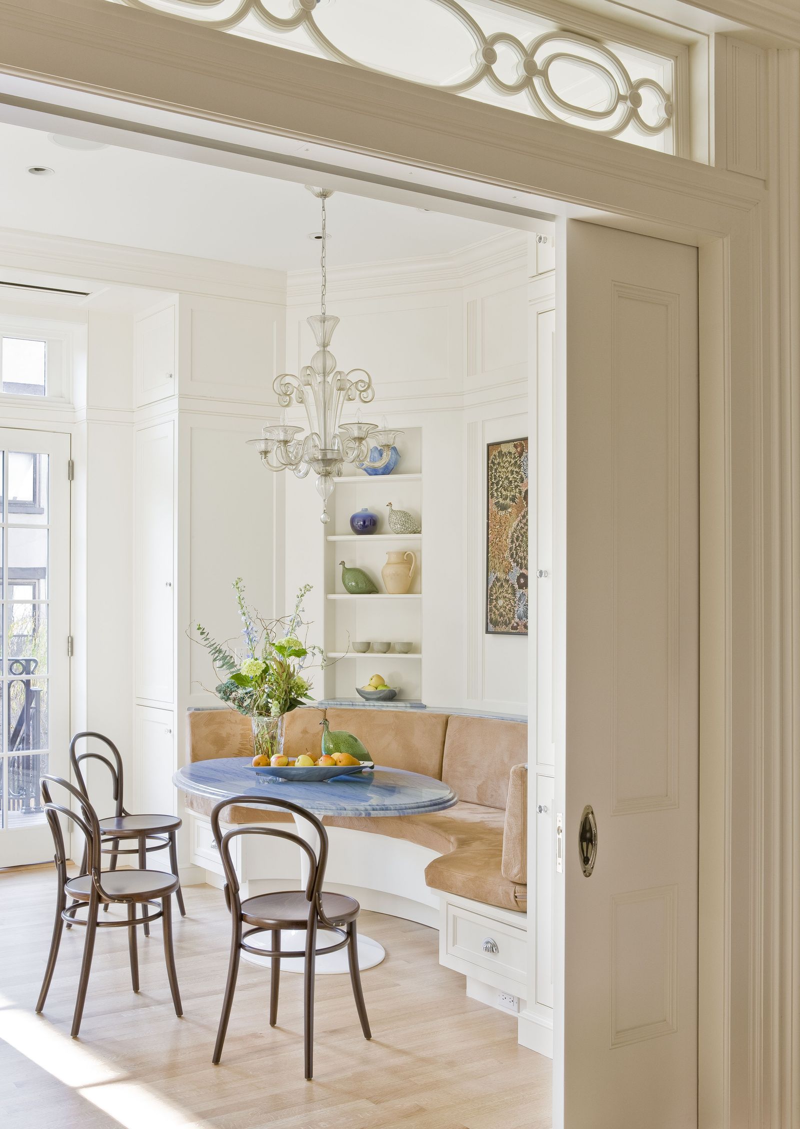 Designers Love the Trend of "Communal" Kitchen Seating | Livingetc