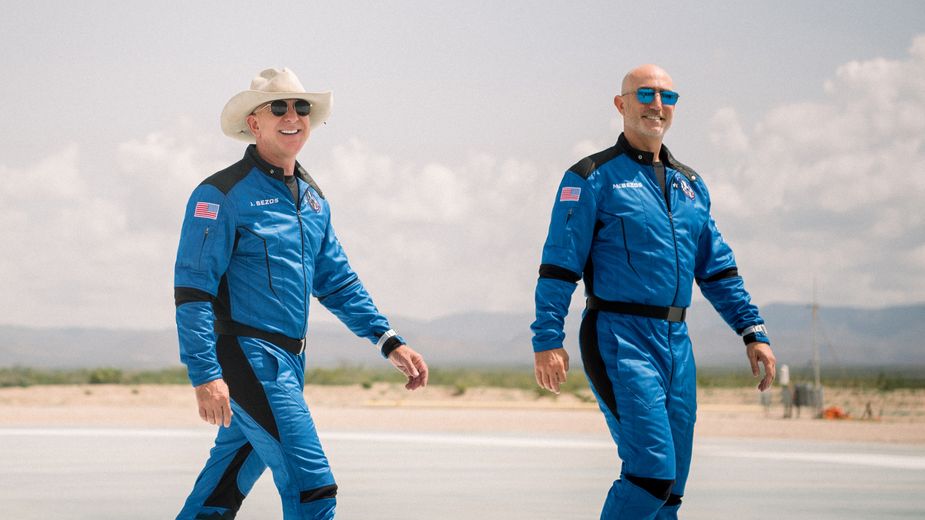 In photos: Blue Origin's 1st New Shepard passenger launch with Jeff ...