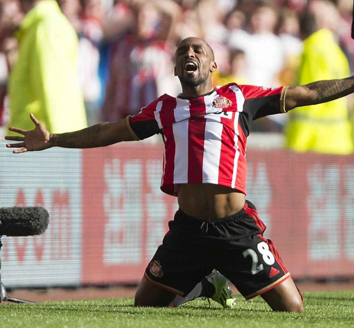 Jermain Defoe on the art of striking | FourFourTwo