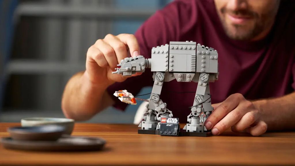 LEGO Has A New Throwback Star Wars Set, And Unlike The Death Star, It ...