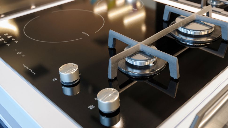 Induction vs gas hobs: Which is the best option for you? | Homebuilding