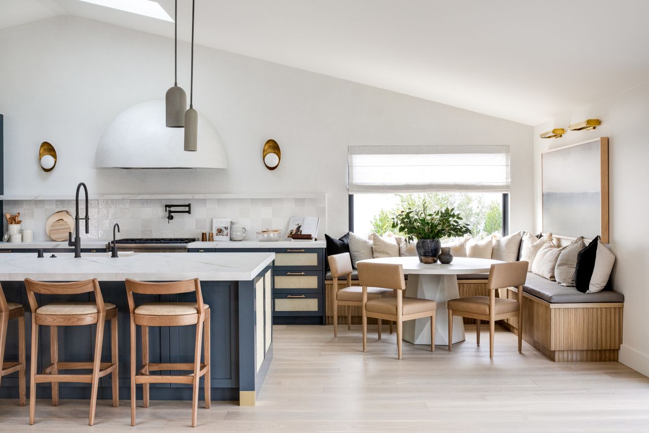 10 banquette seating ideas that'll convince you on built-ins | Livingetc