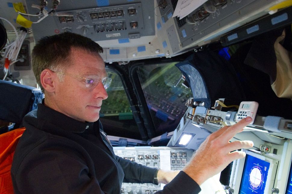Final Space Shuttle Commander Leaving NASA | Space