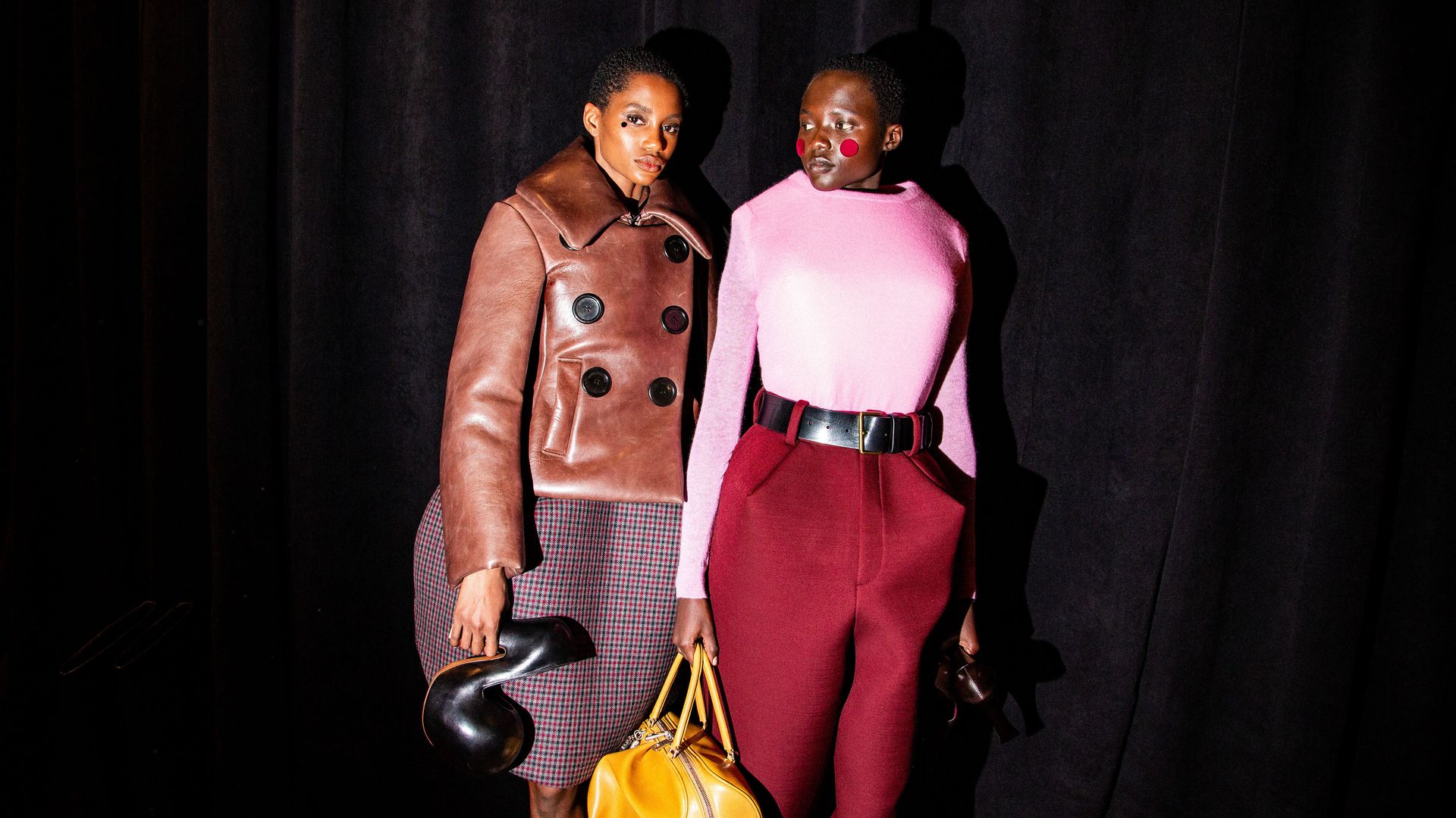 Marc Jacobs Fall/Winter 2025 Show Was a Paper Doll Fantasy | Who What Wear