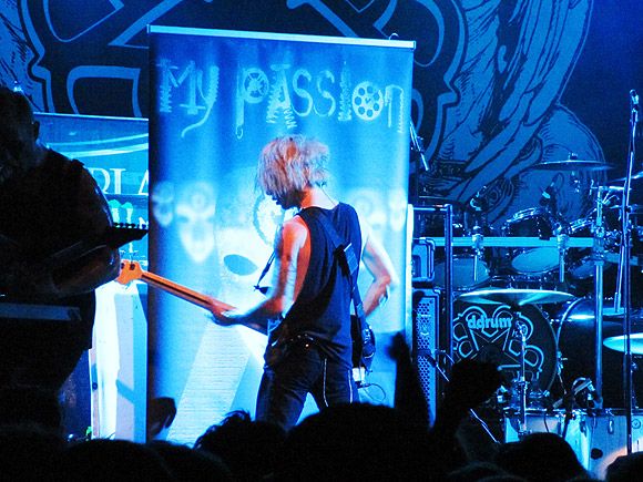 Best cameras for shooting concerts from the crowd - Music photography ...