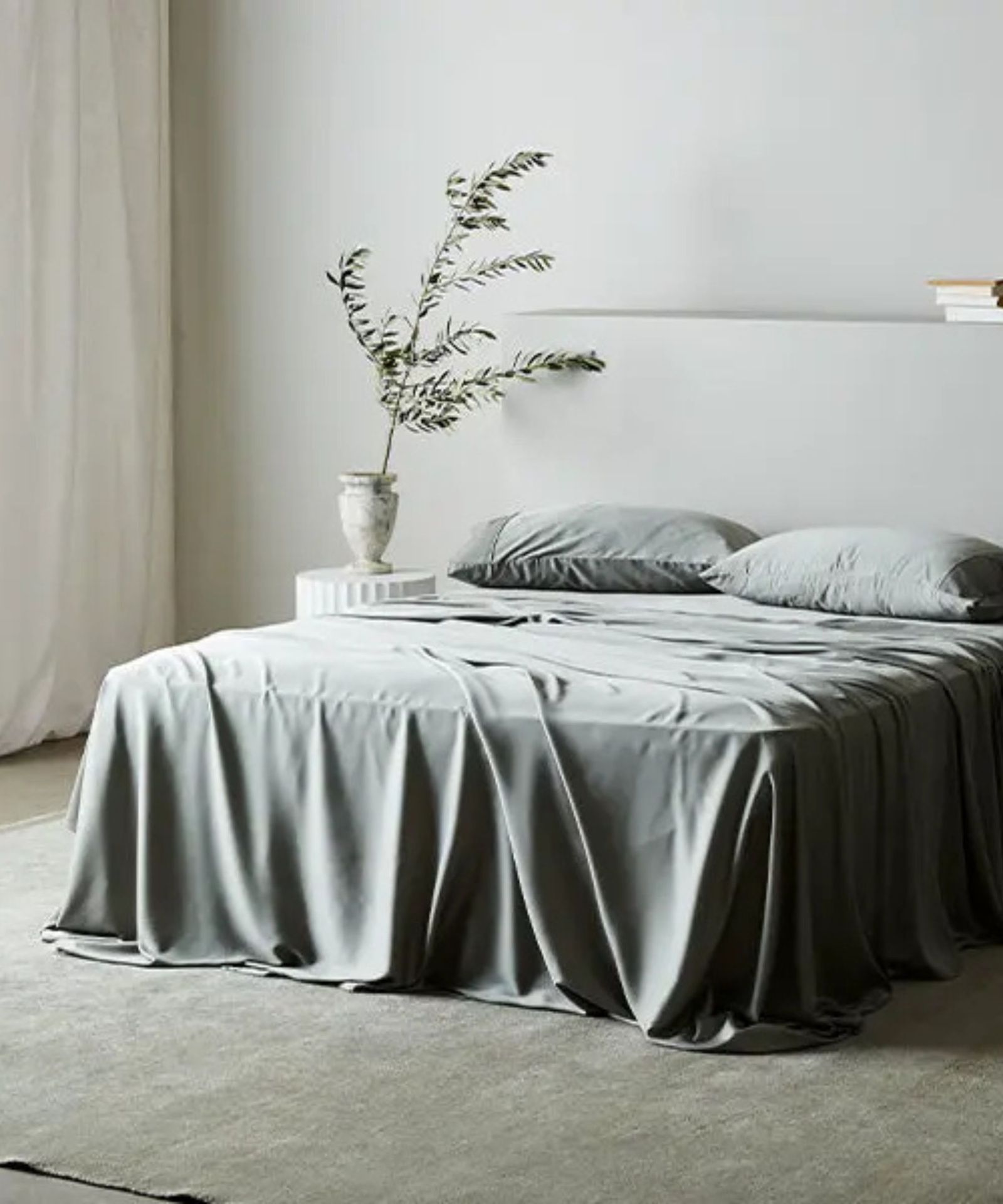 Too light, too dark, too plain – bed sheet colors to avoid | Homes and ...