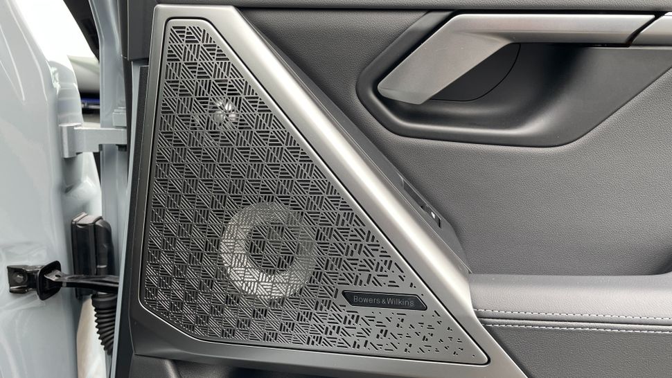 Hands on: Bowers & Wilkins Surround Sound System (BMW 5 Series 2023 ...