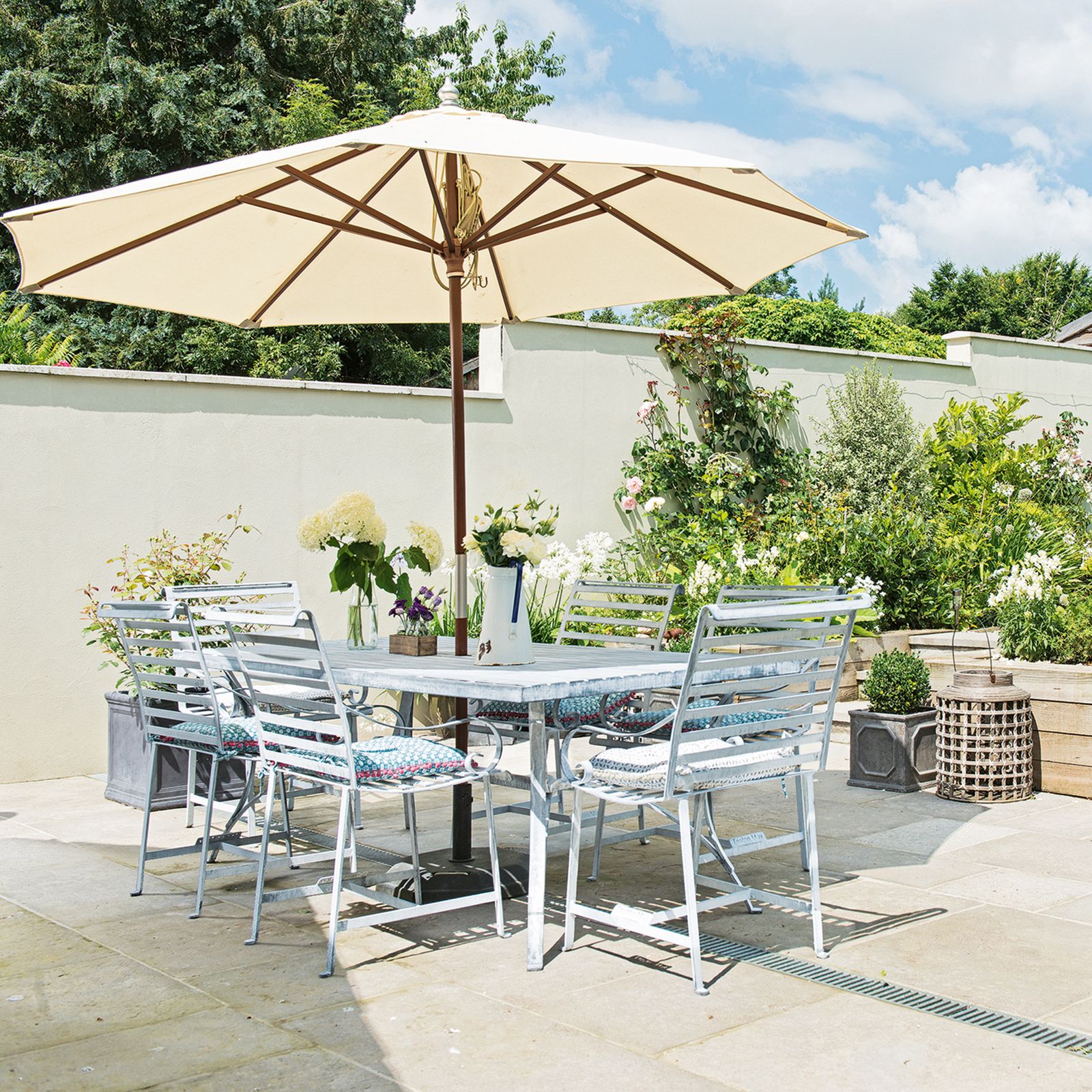 How to clean a patio without a pressure washer - 6 easy ways | Ideal Home