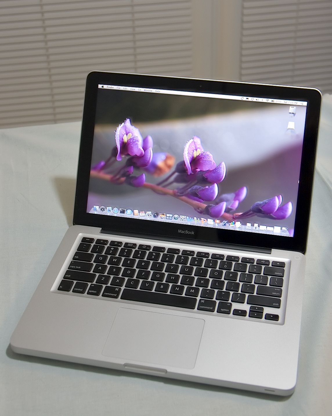 Glare (Glossy) Vs. Non-Glare (Matte) - Apple MacBook Review: Part 1 ...
