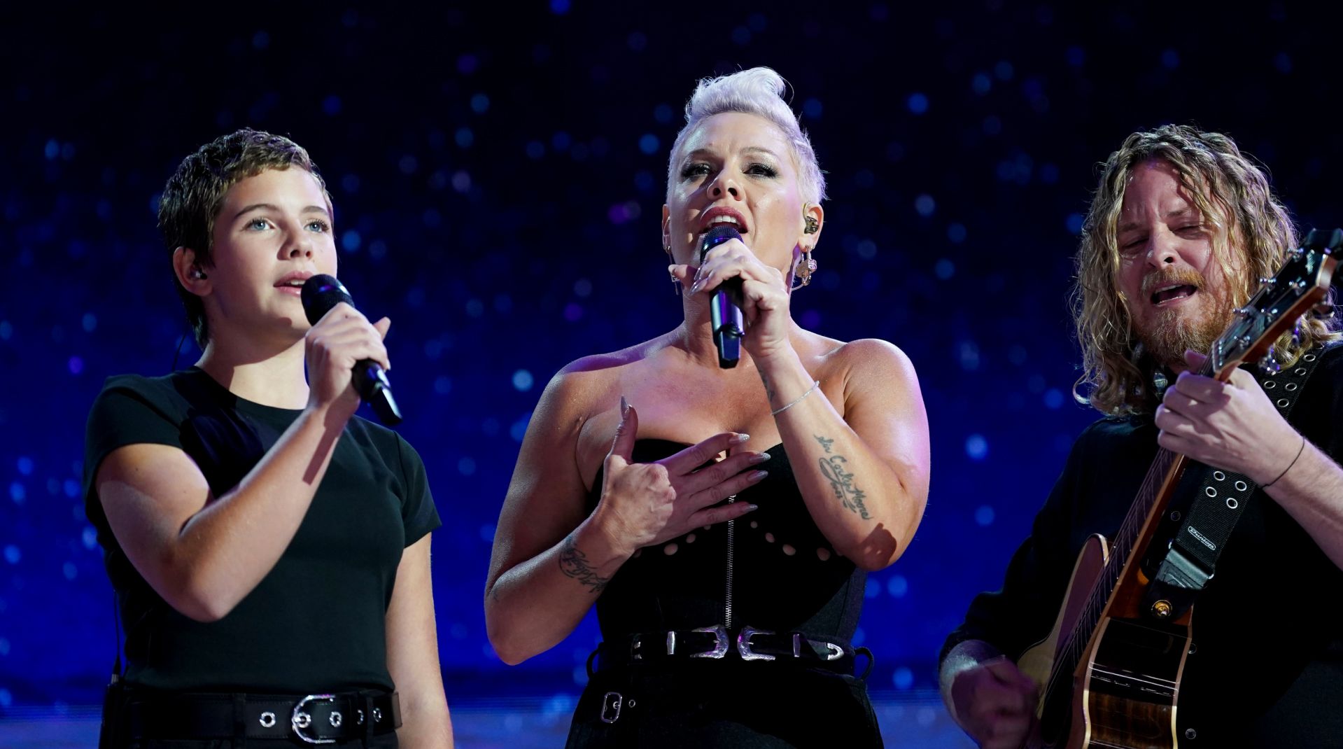 Pink Shares Behind-the-Scenes DNC Footage Featuring Her Pep Talk to ...