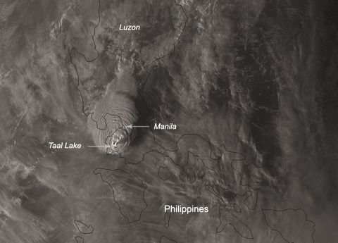 Huge Philippines volcano eruption blasts ash 9 miles up as satellites ...
