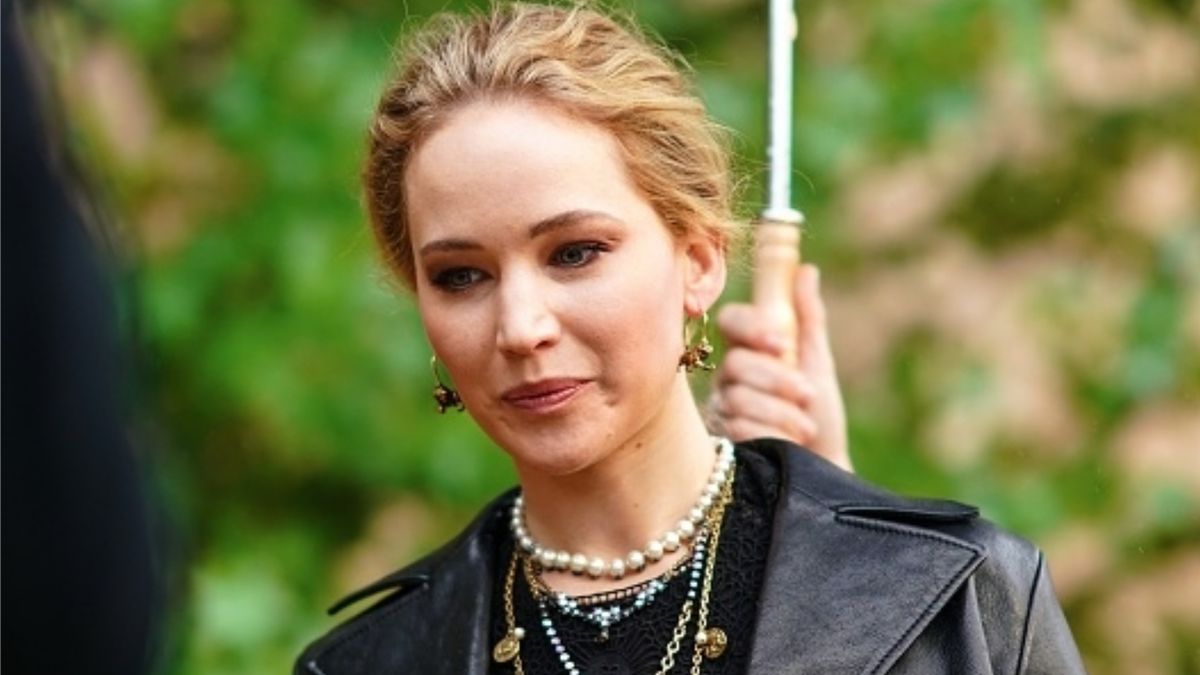 Jennifer Lawrence finally sets the record straight on her Oscar fall ...