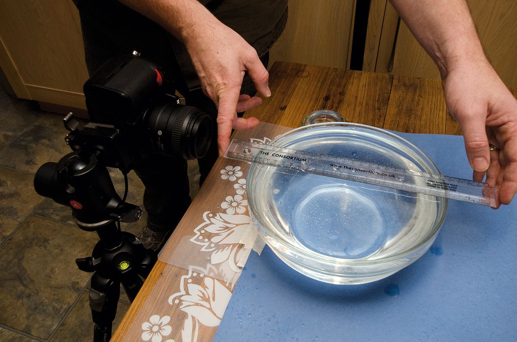 Water drop photography: freeze water splashes with off-camera flash ...