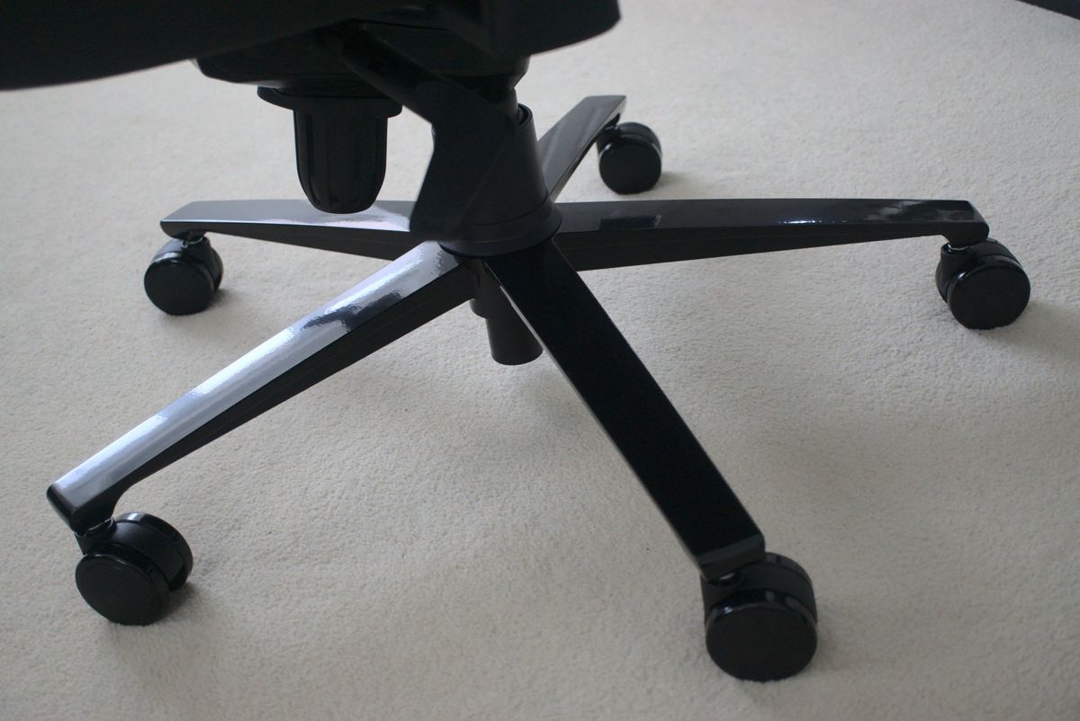 Secretlab League of Legends K/DA Edition gaming chair review: THE ...