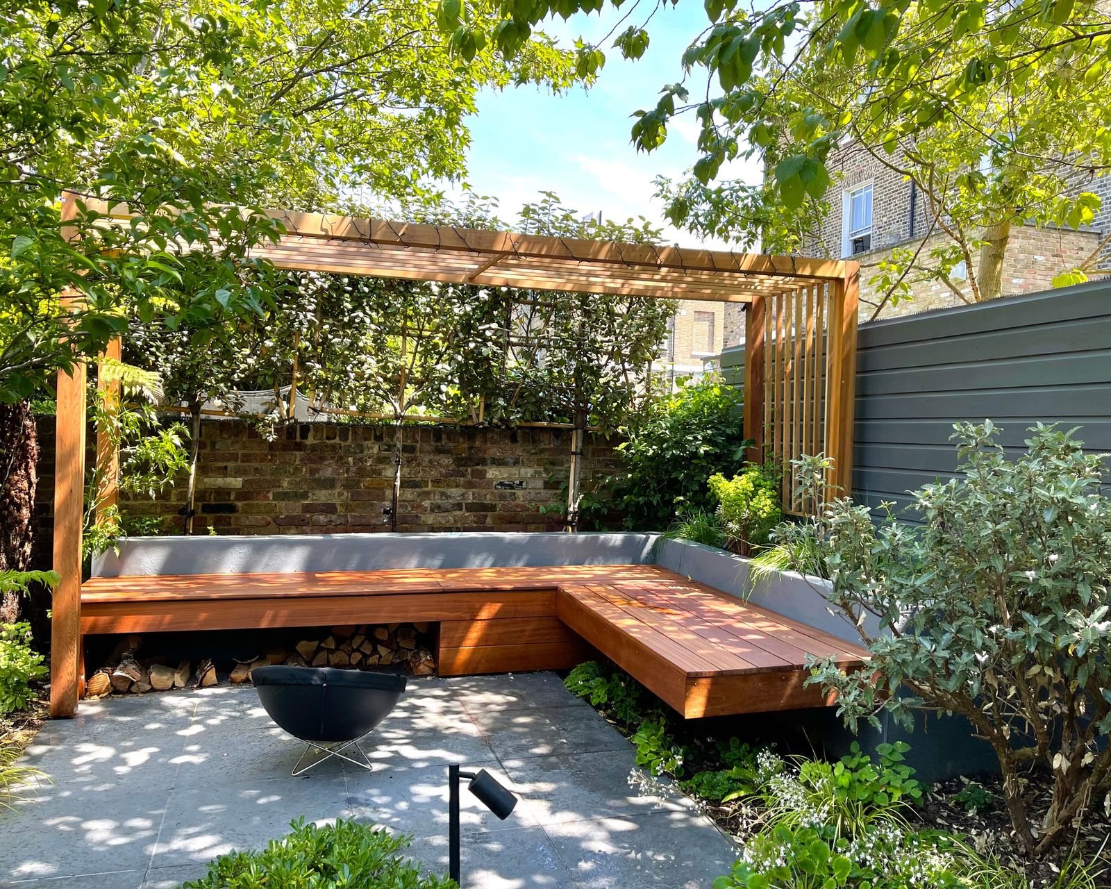 10 Pergola ideas from landscapers for urban backyards | Livingetc