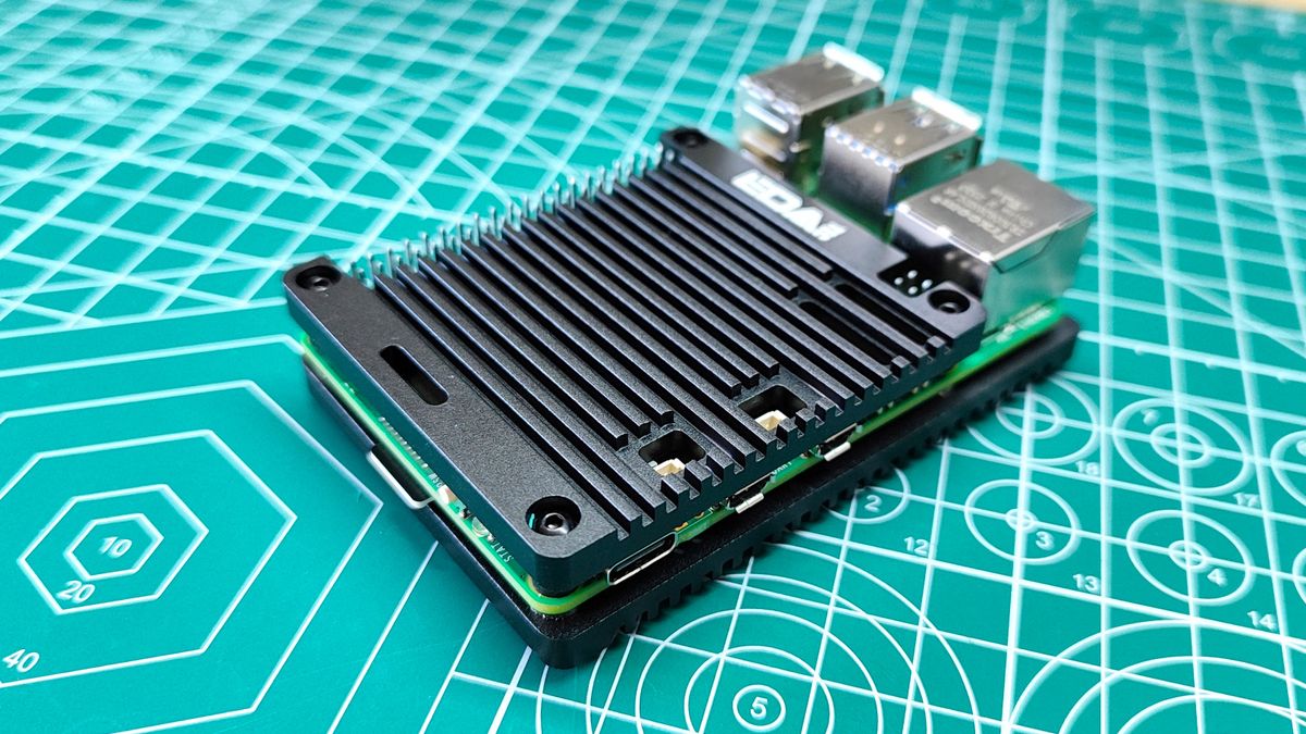 EDATEC Raspberry Pi 5 Cases Review: Passively Cool | Tom's Hardware