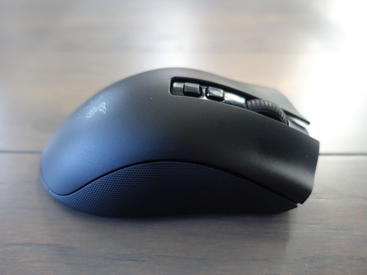Razer DeathAdder V2 Pro Review: Capable, Elegant Simplicity | Tom's ...