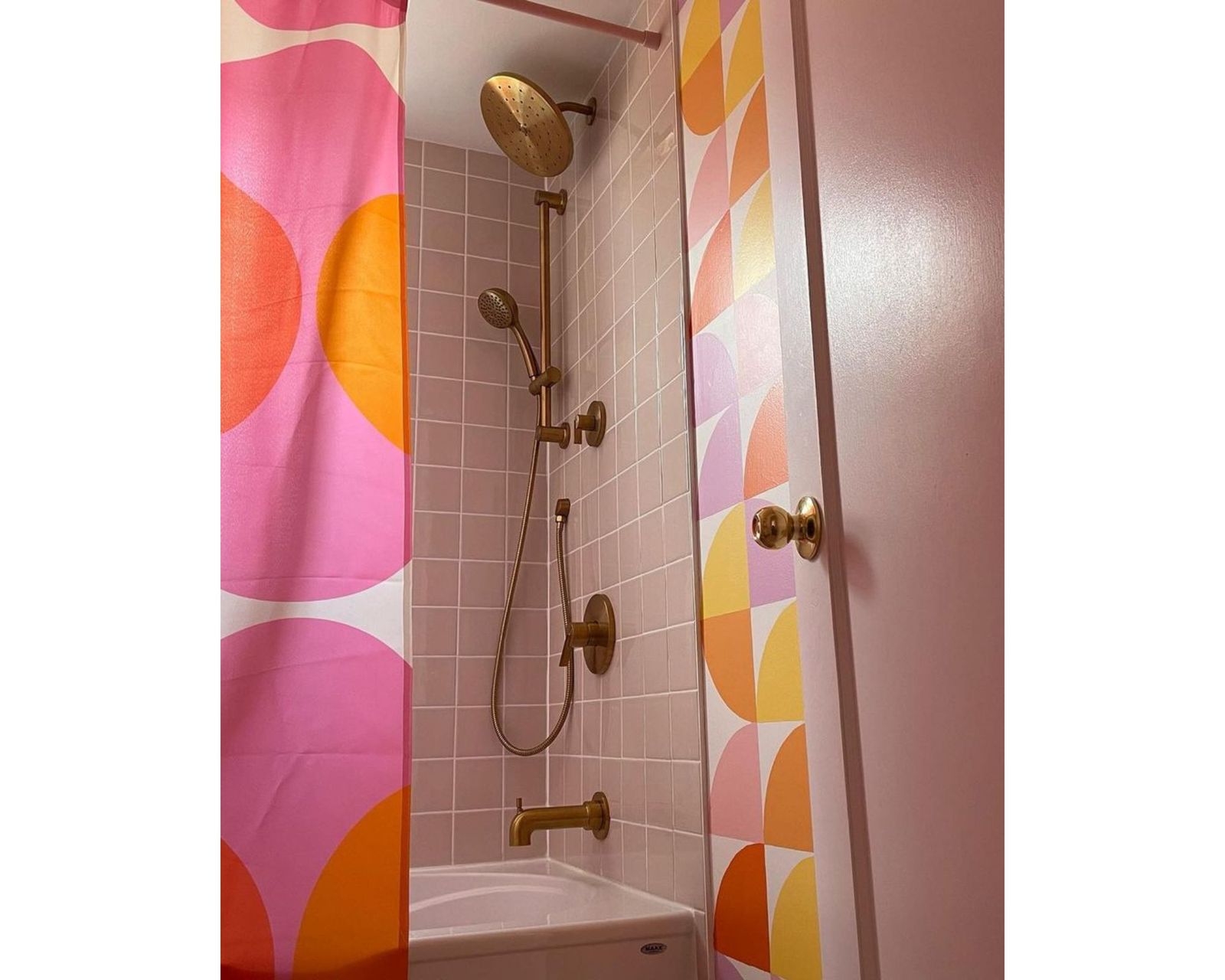8 of the best small bathroom shower curtain ideas | Real Homes