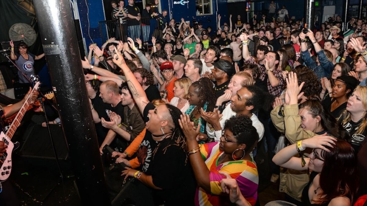 LIVE REVIEW: 300 Bands play Detroit's 2014 Blowout | Louder