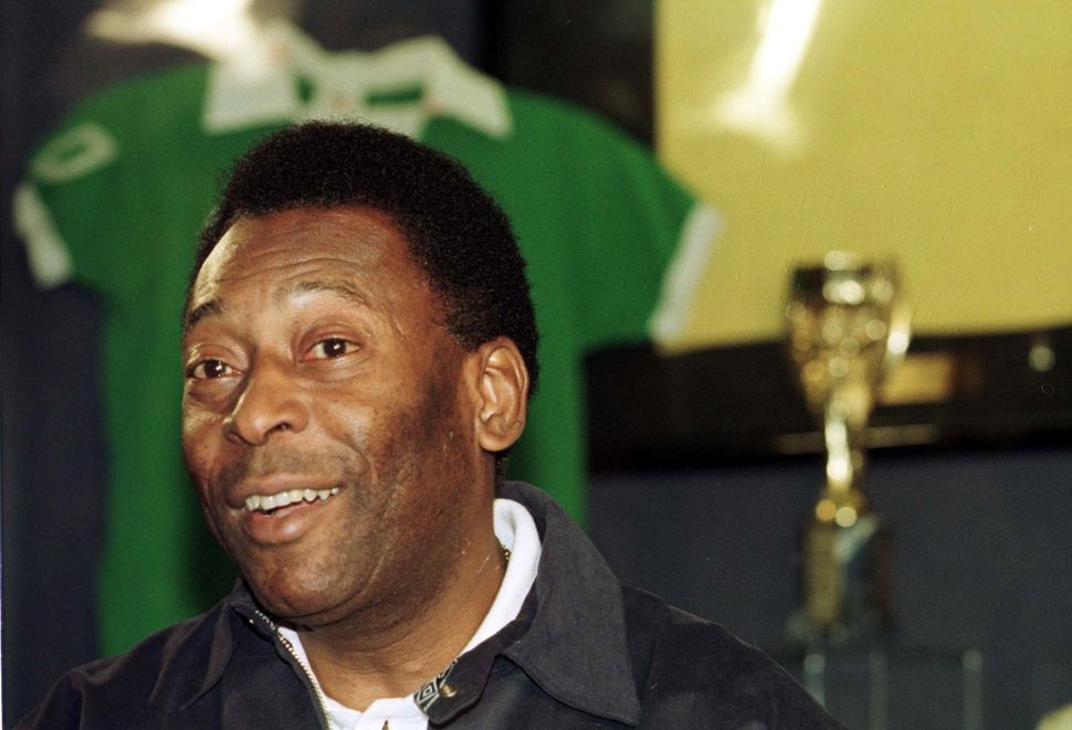 Pele insists ‘I’m fine’ amid concerns over his health | FourFourTwo