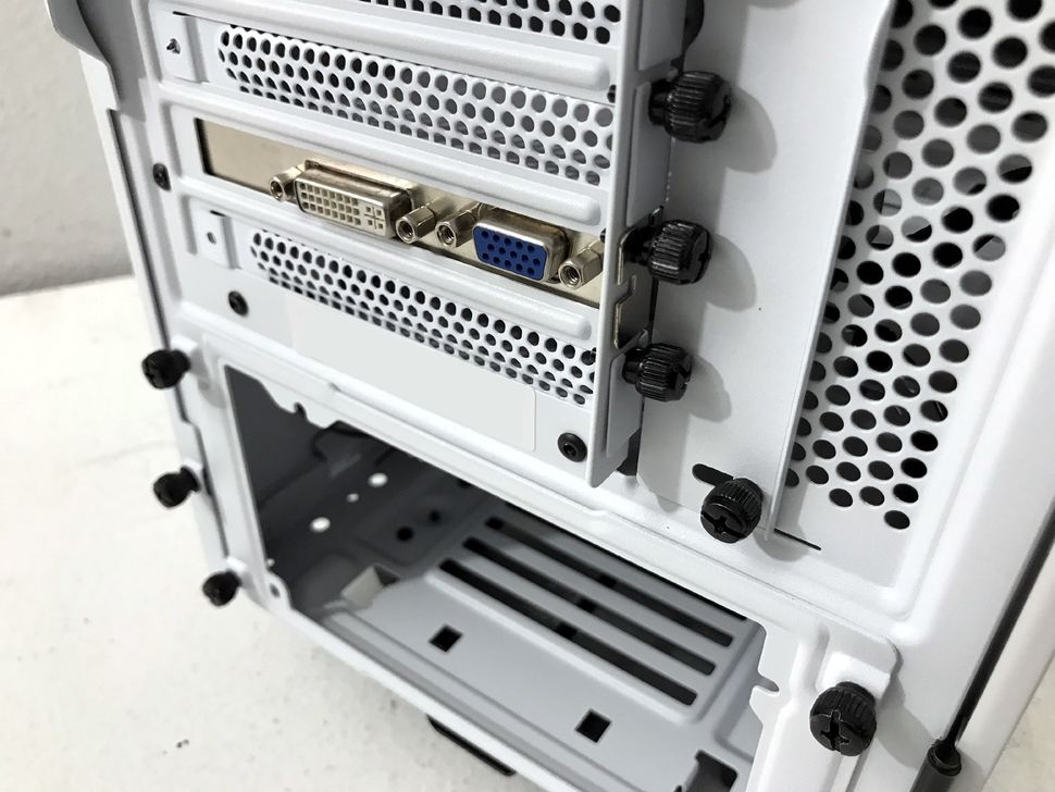 iBUYPOWER Snowblind Review: Translucent Screen on the Side | Tom's Hardware