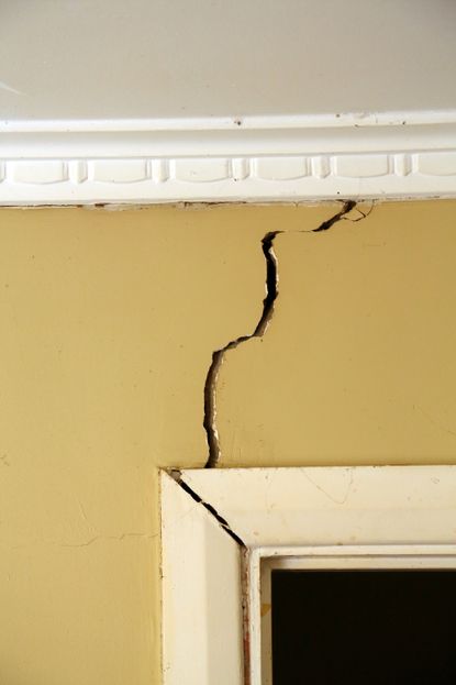 What causes cracks in walls: 13 reasons and when you need to worry ...