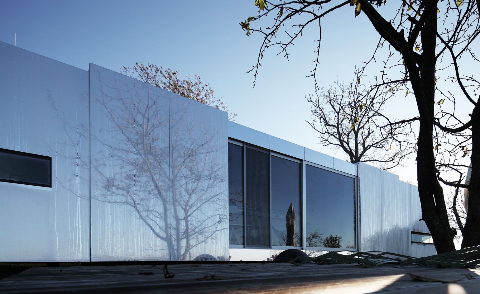 Mirror image: Casa Invisibile launches Delugan Meissl's prefab concept ...