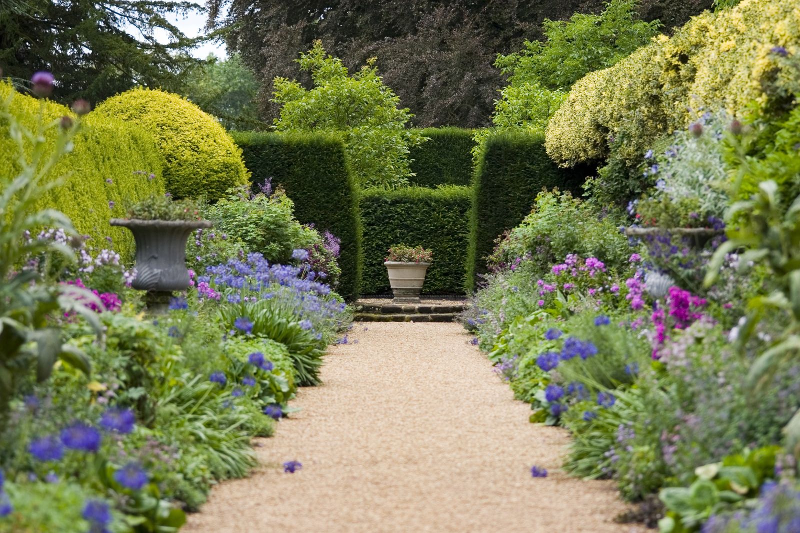 Cottage garden path ideas: 13 beautiful ways to make journeying through ...