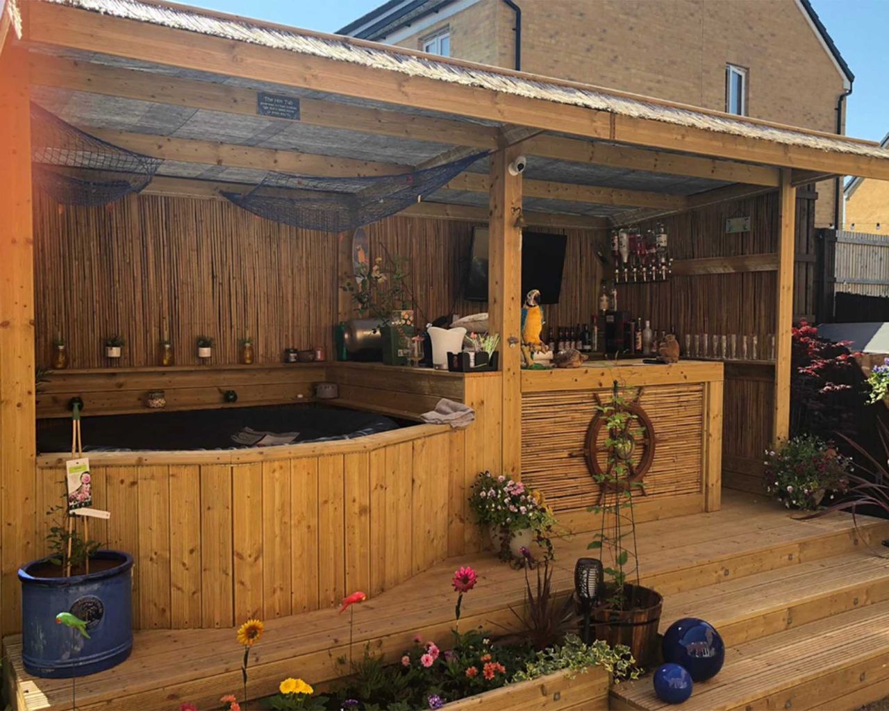 Hot tub bar ideas: 11 on-trend looks | Gardeningetc