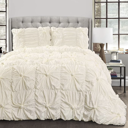 Modern Amazon Bedding: 12 Picks From a Shopping Editor