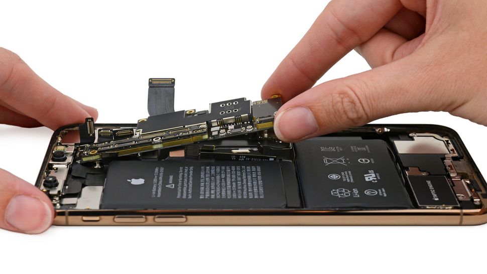 iPhone XS teardown reveals not much has changed inside... except the ...